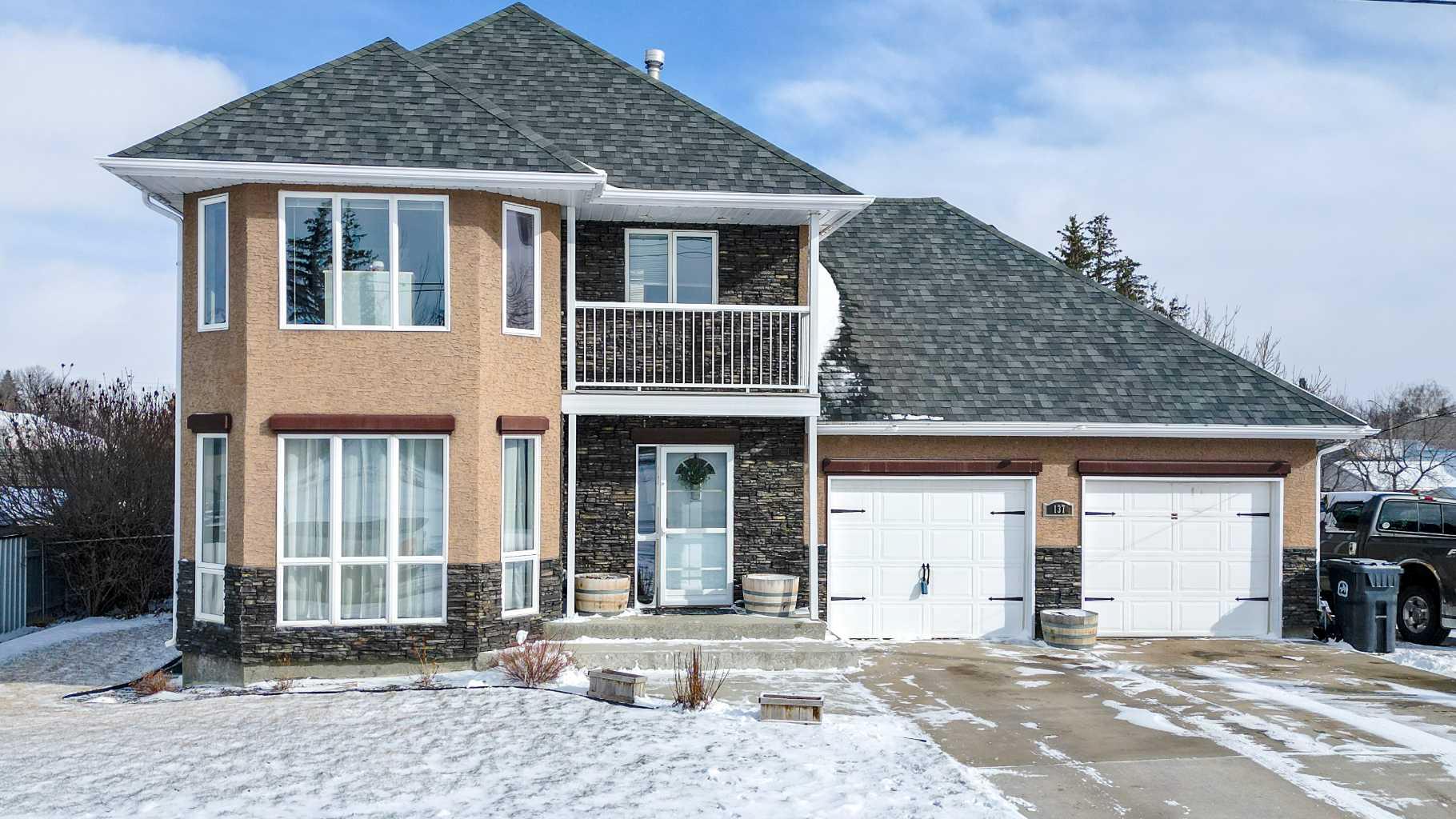 , Raymond, AB T0K 2S0 | MLS # | Houseful