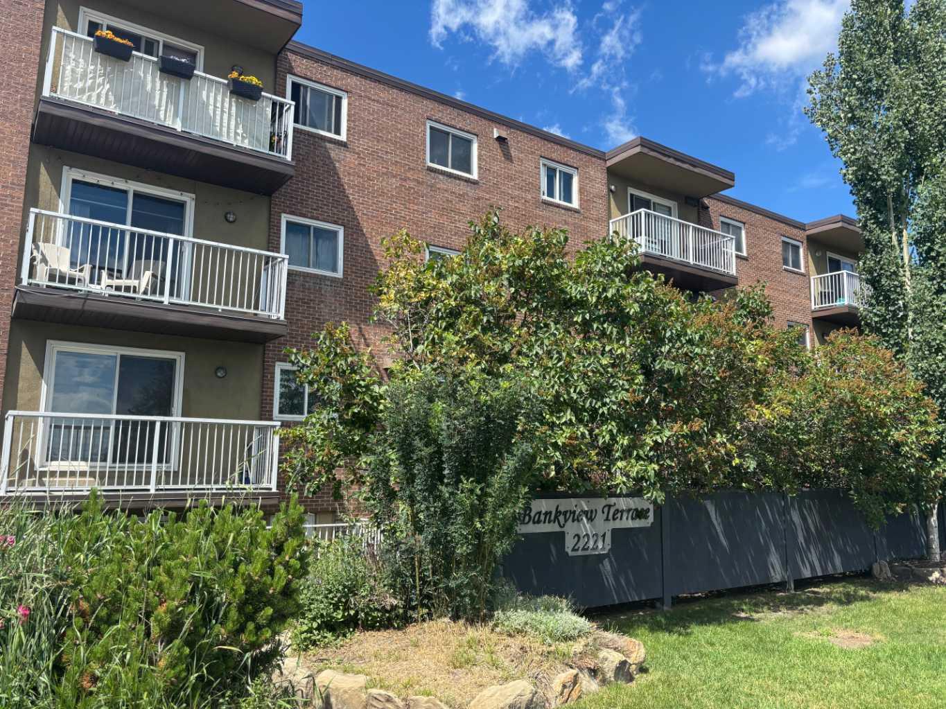 2221 14 Street Sw Unit 204, Calgary, AB T2T 3T2 | MLS #A2238174 | Houseful