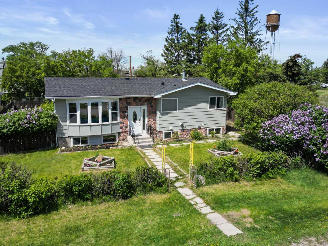 , Gleichen, AB T0J 1N0 | MLS # | Houseful