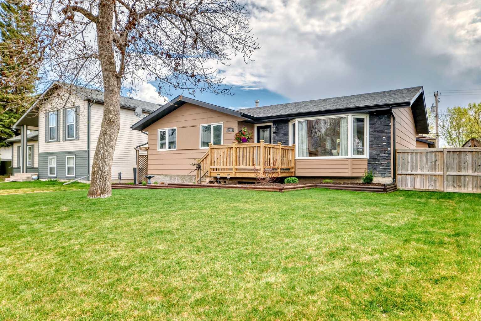 1215 Osler St, Carstairs, AB T0M 0N0 | MLS #A2219667 | Houseful