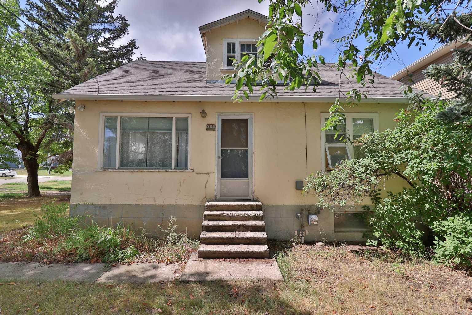 , Raymond, AB T0K 2S0 | MLS # | Houseful