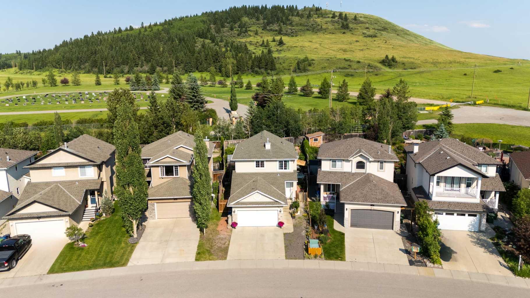 Cochrane, AB homes with backyards for sale | Houseful