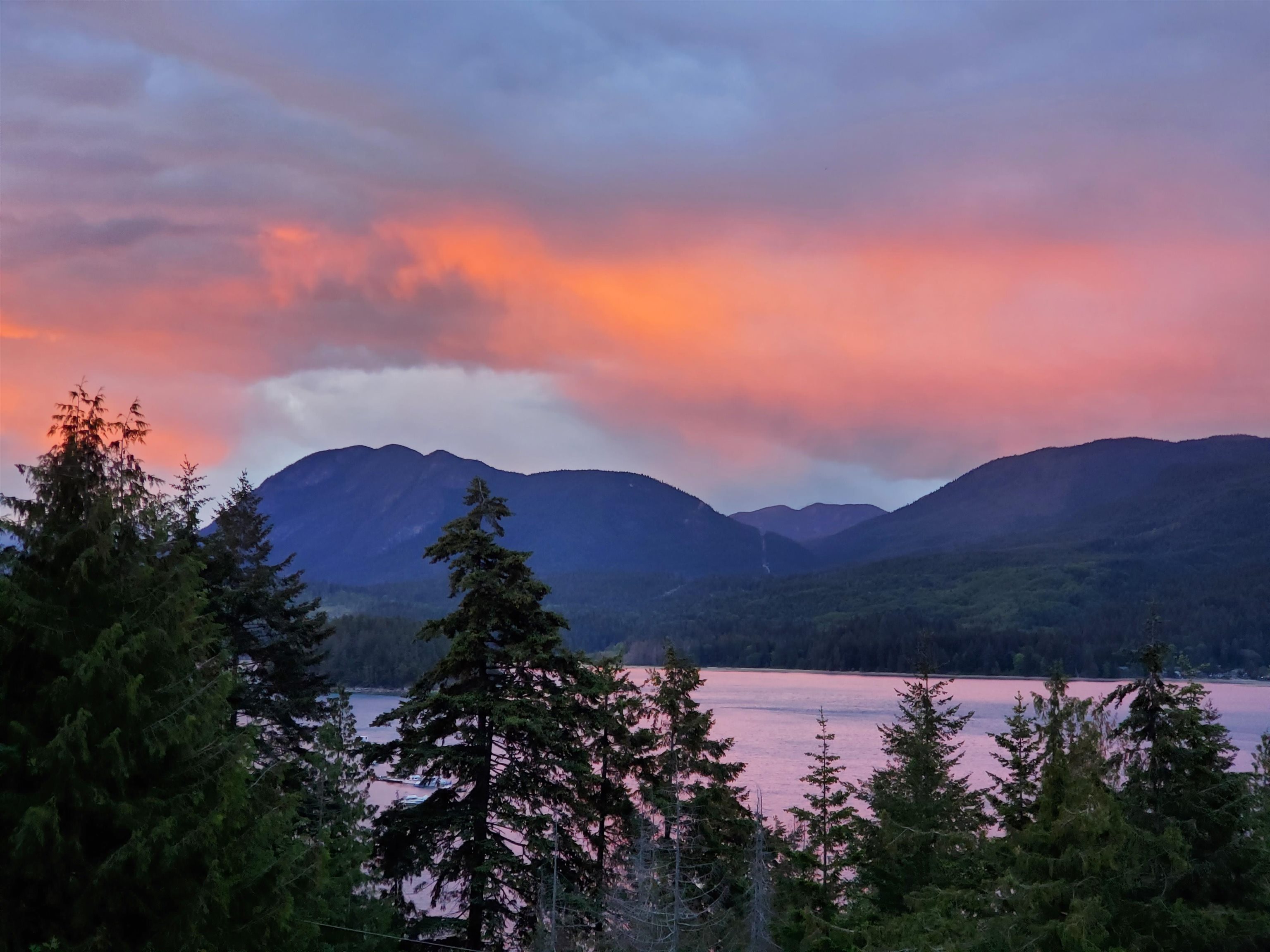 5780 Trail Ave W202, Sechelt, BC V7Z 0K5 | MLS #R2996585 | Houseful