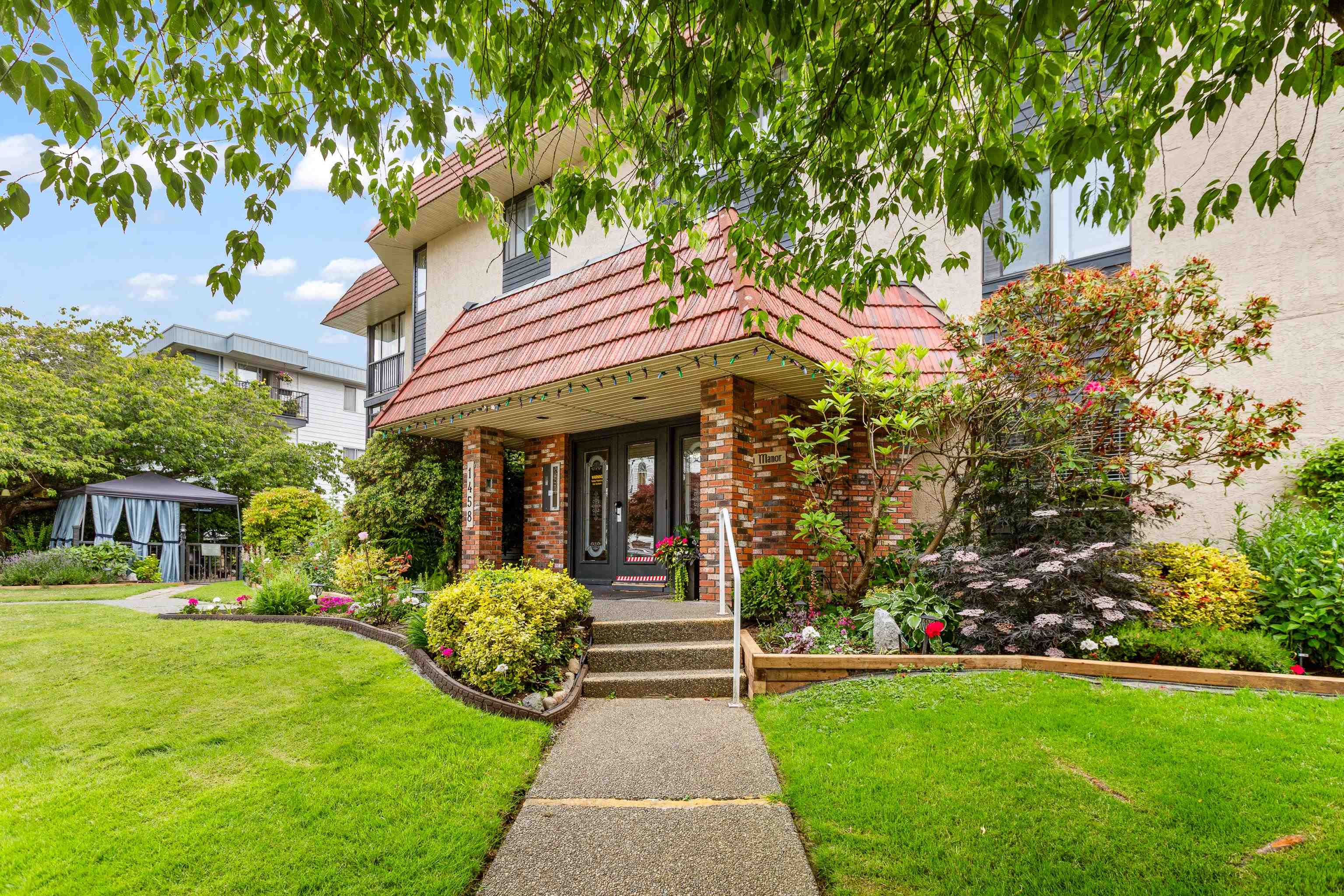 1458 Blackwood Street #204, White Rock, BC V4B 3V4 | MLS #R3017043 | Houseful