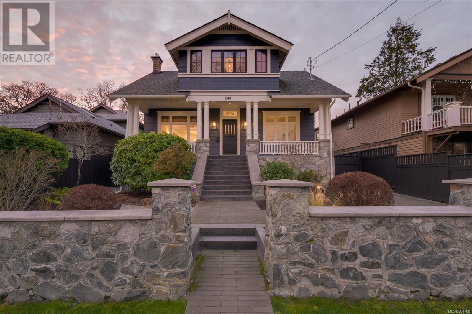 1248 Hewlett Pl, Oak Bay, BC V8S 4P7 | MLS #984700 | Houseful