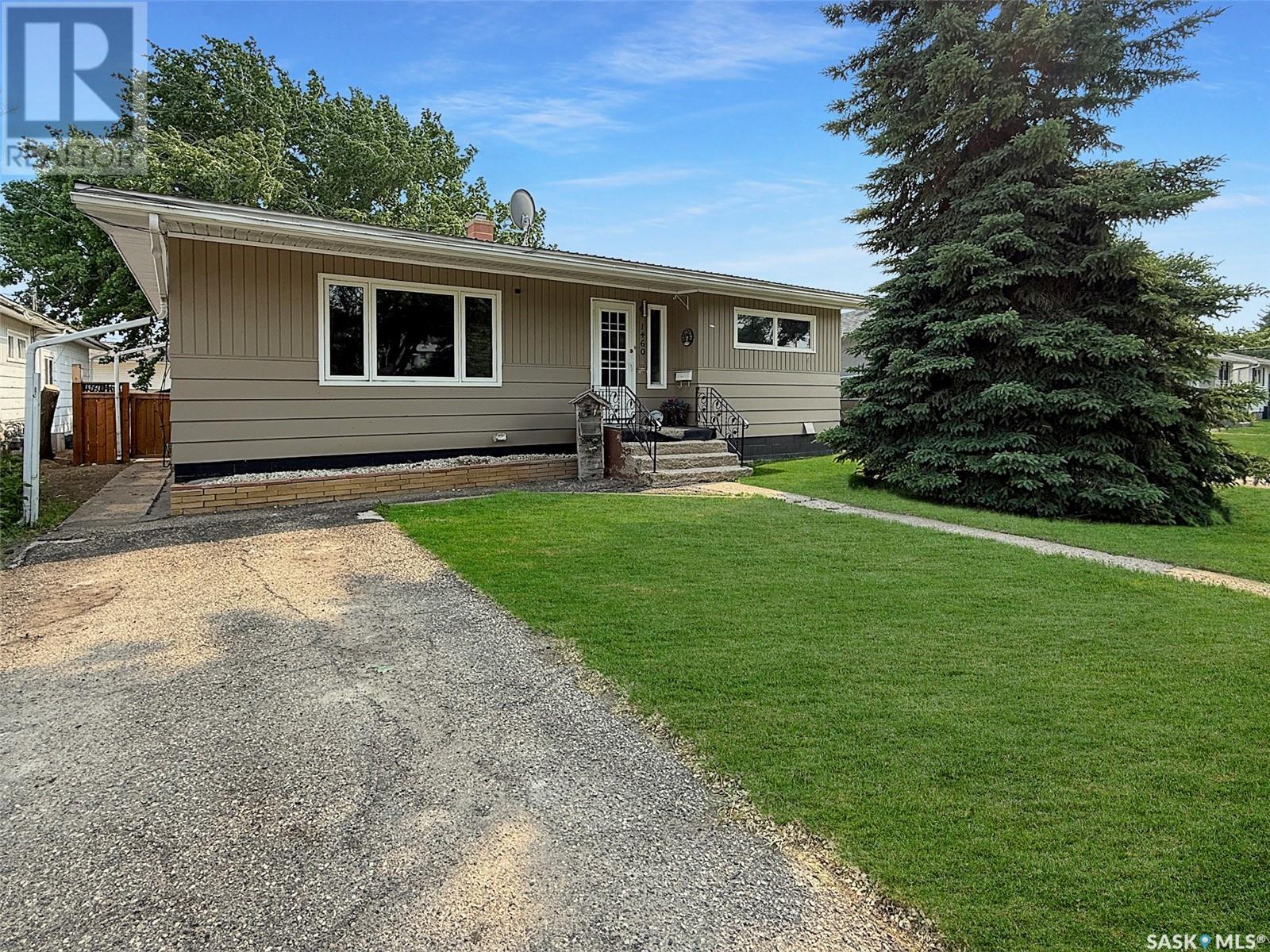 1460 Bell St, Swift Current, SK S9H 1S6 | MLS #SK009071 | Houseful
