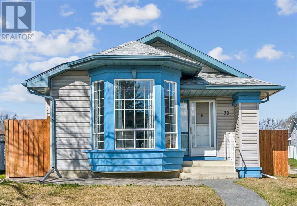 33 Martinridge Rd NE, Calgary, AB T3J 3L4 | MLS #A2128636 | Houseful
