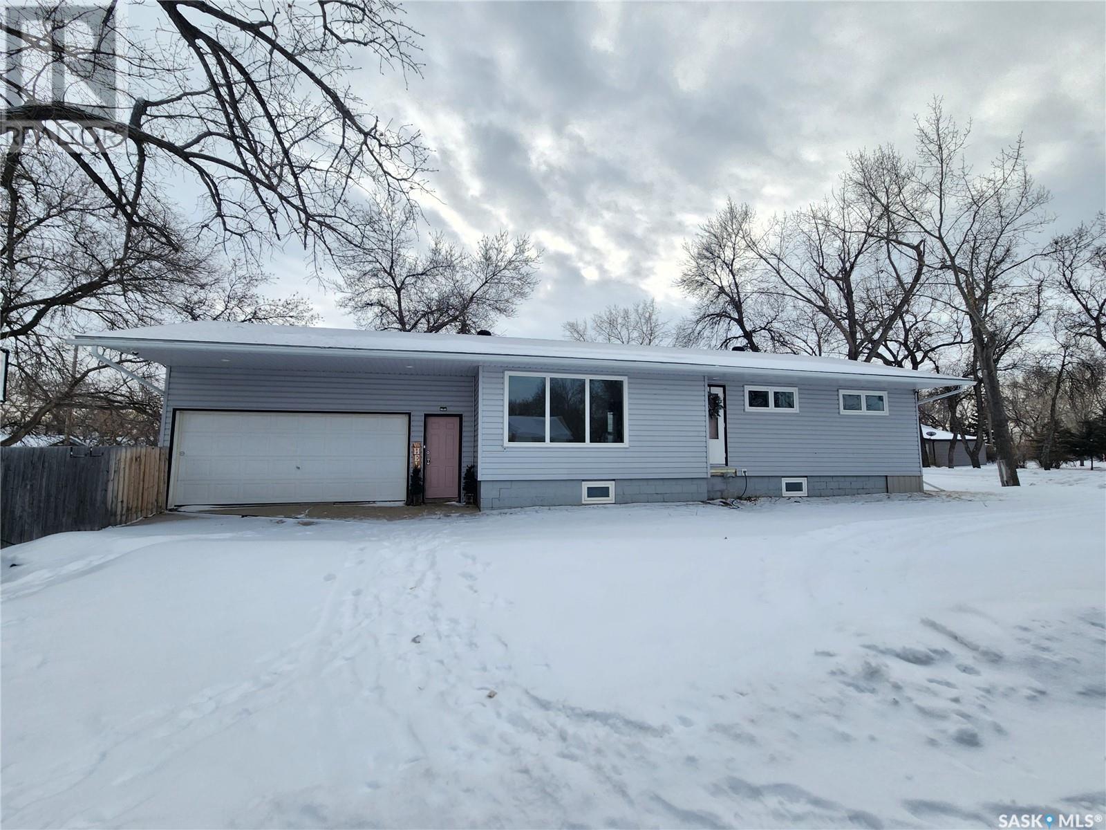 433 Floren St, Radville, SK S0C 2G0 | MLS #SK990640 | Houseful