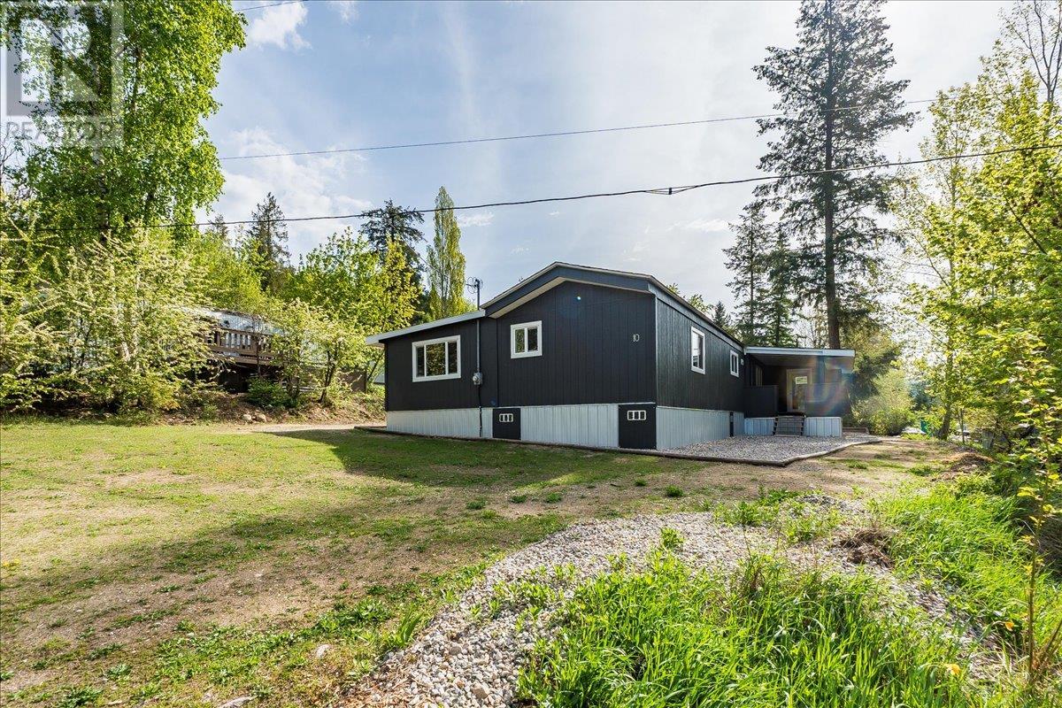 3969 Broadwater Road Unit 10, Castlegar, BC V1N 4V5 | MLS #10345904 ...