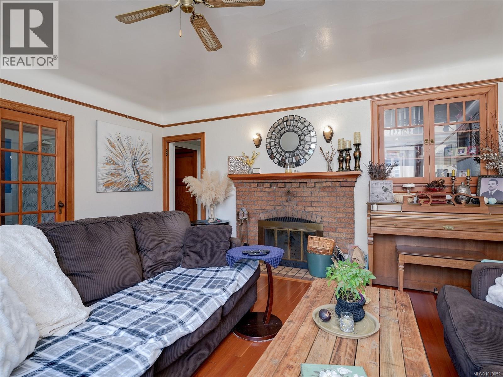 866 Old Esquimalt Rd #a, Esquimalt, BC V9A 4X2 | MLS #1010852 | Houseful