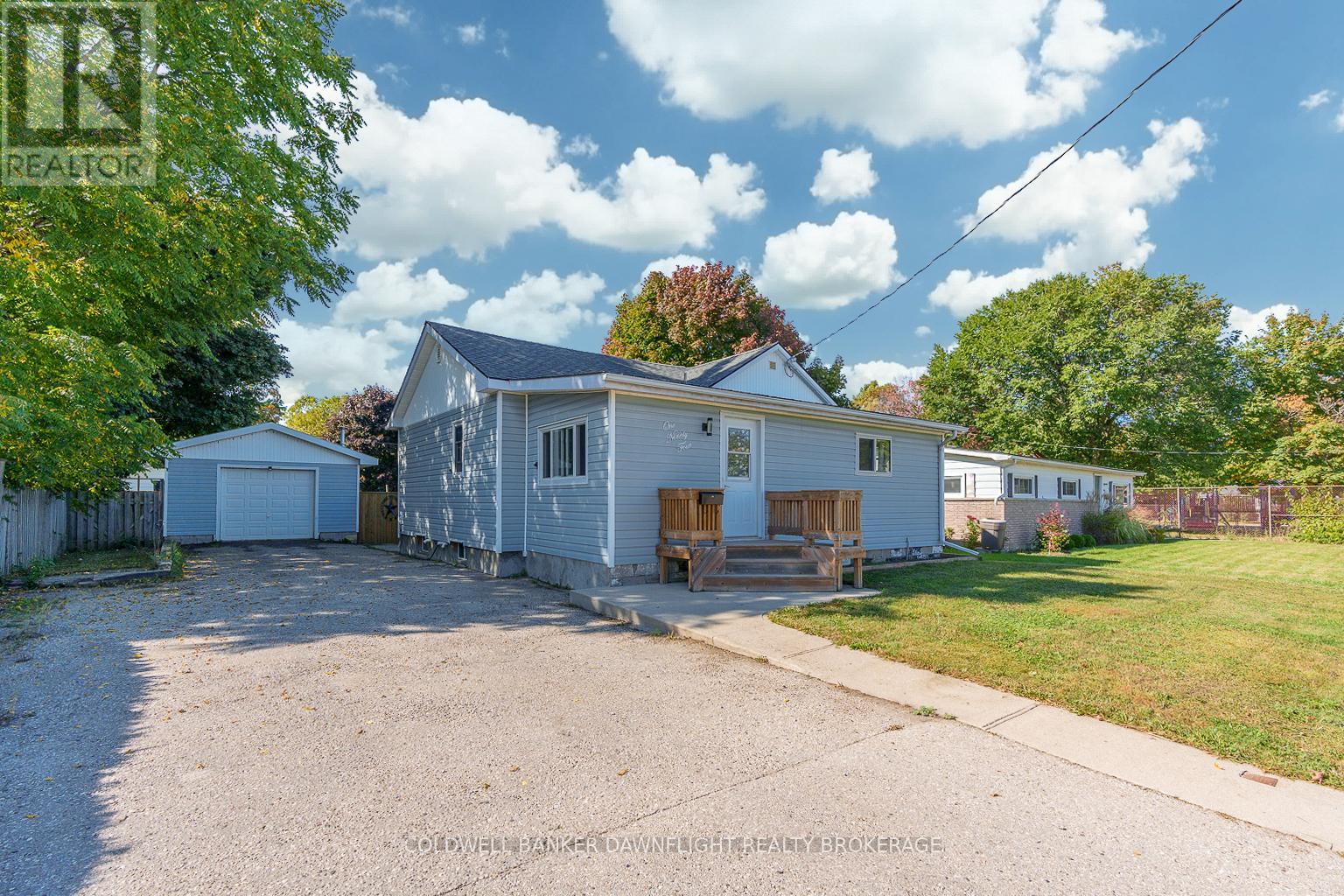194 South St, Goderich, ON N7A 3M3 | MLS #X11997773 | Houseful