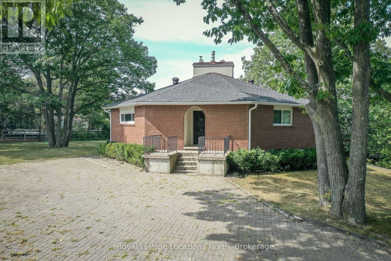 10 Sunset Ct, Wasaga Beach, ON L9Z 2A9 | MLS #S12102347 | Houseful