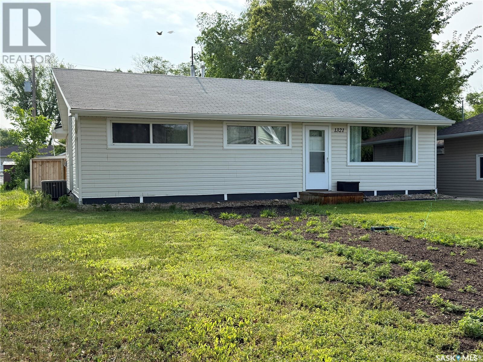 1321 Connaught Ave, Moose Jaw, SK S6H 4B9 | MLS #SK008486 | Houseful