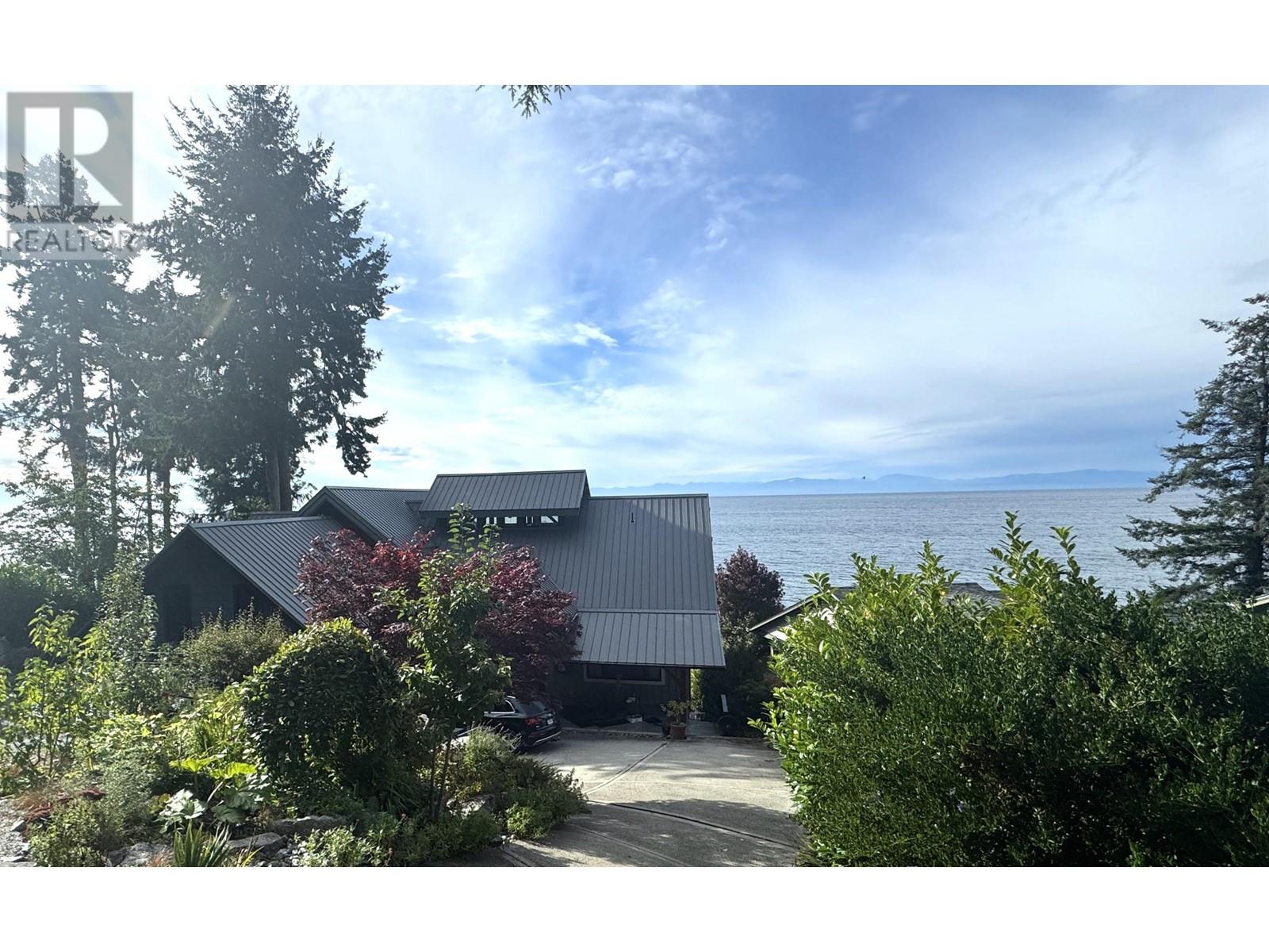 3387 Beach Ave, Roberts Creek, BC V0N 2W2 | MLS #R2962428 | Houseful