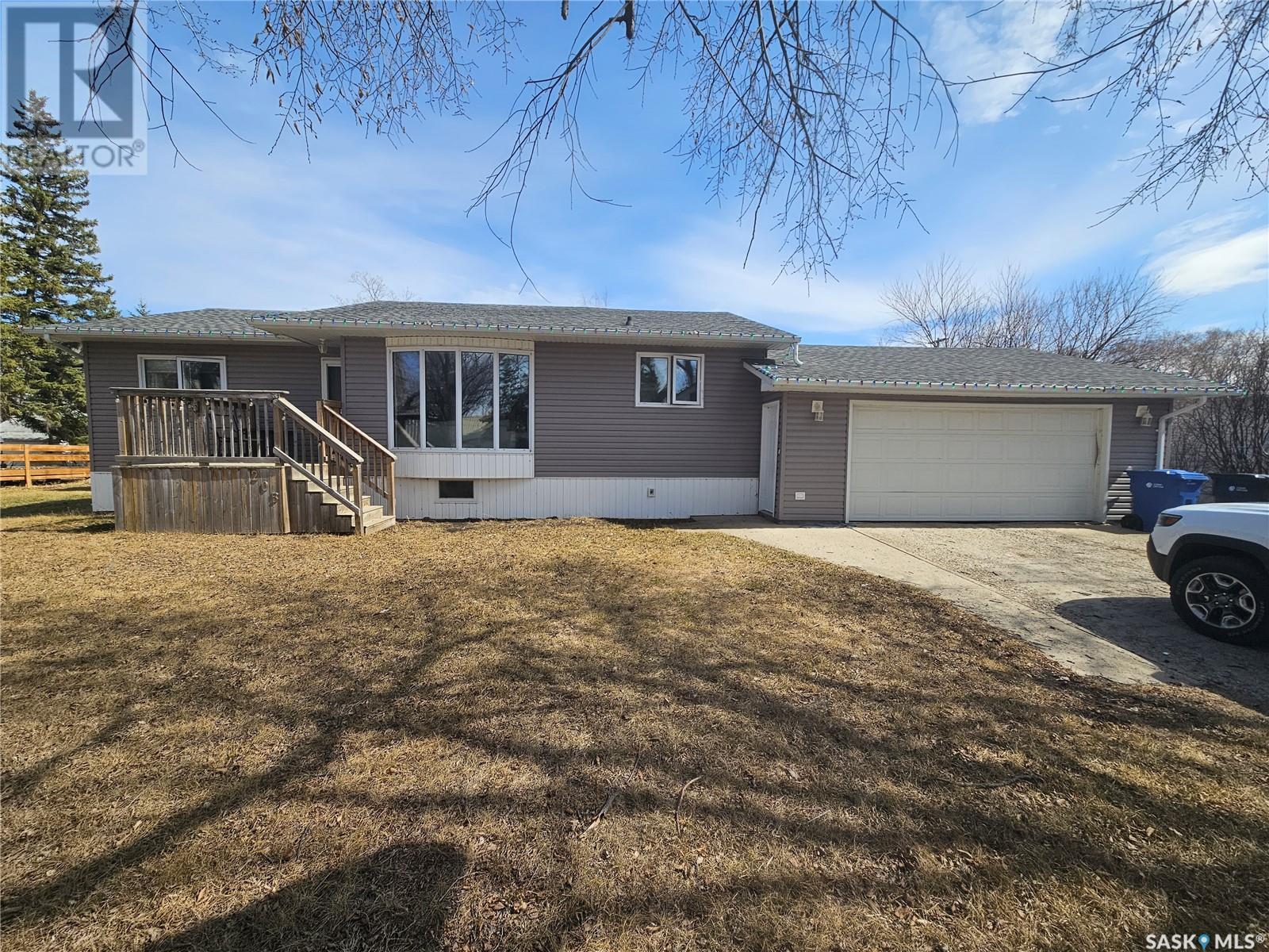 205 3 Street West, Carlyle, SK S0C 0R0 | MLS #SK002906 | Houseful