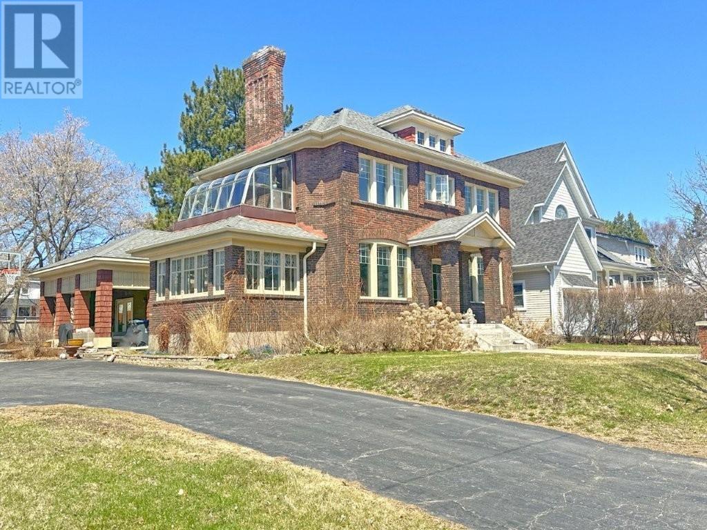 124 Summit Ave, Thunder Bay, ON P7B 3P1 | MLS #TB251013 | Houseful