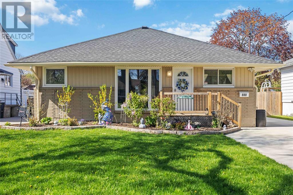 880 Devine St, Sarnia, ON N7T 1X5 | MLS #25011017 | Houseful