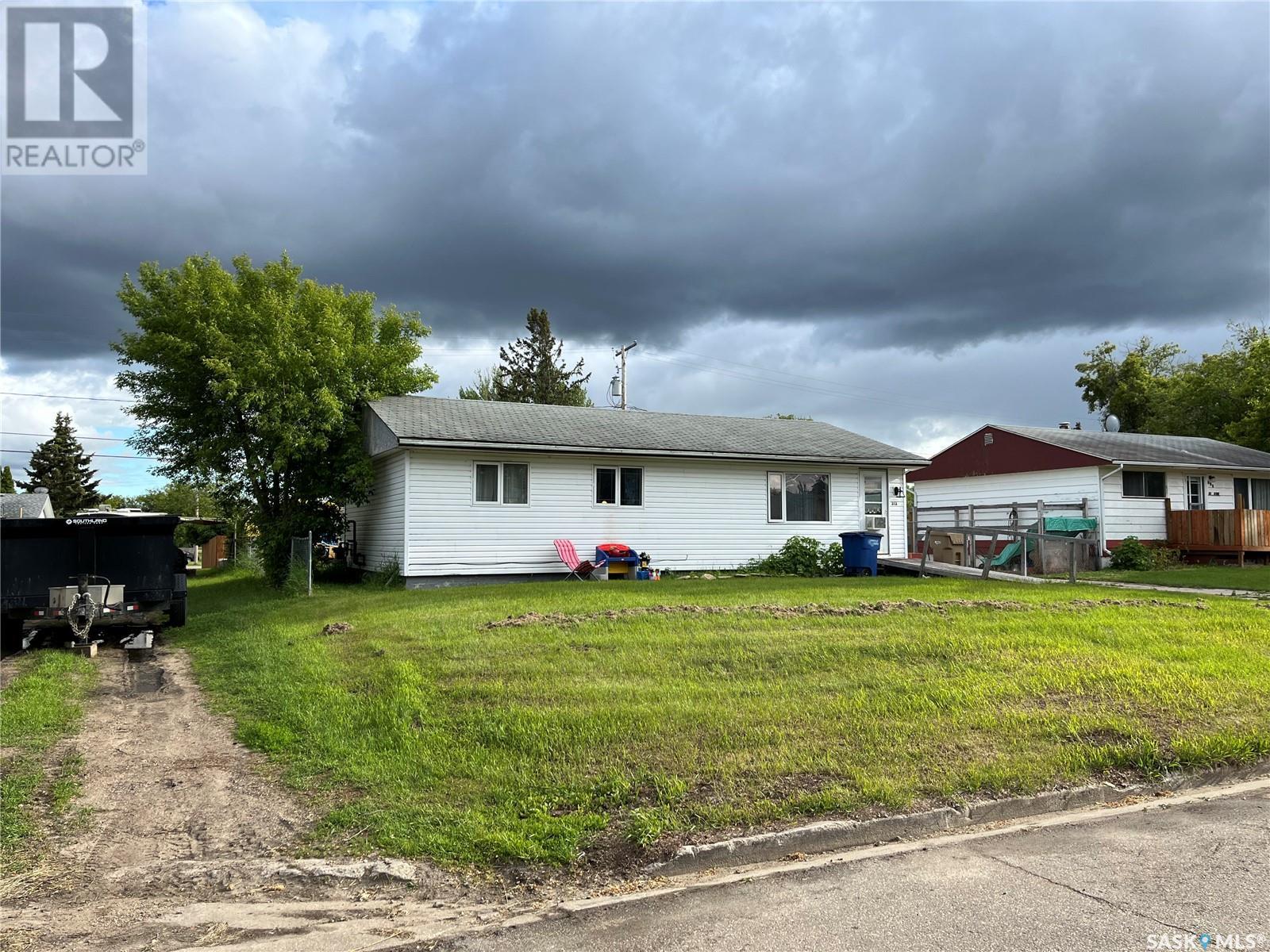 313 3 Avenue East, Shellbrook, SK S0T 2E0 | MLS #SK992295 | Houseful