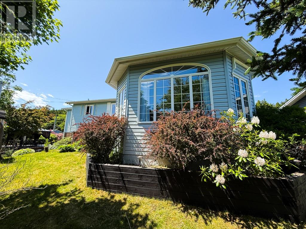 4 Frenchs Rd, Bay Roberts, NL A0A 1G0 | MLS #1287142 | Houseful