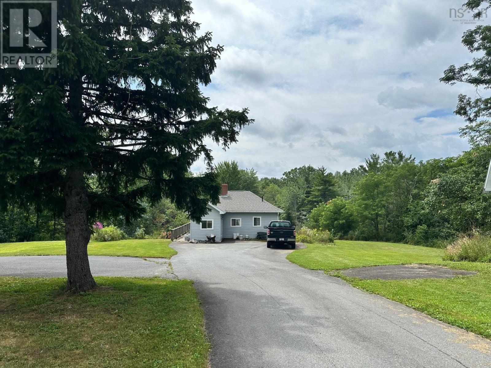 24 Buchanan Ave, Enfield, NS B2T 1C8 | MLS #202501466 | Houseful