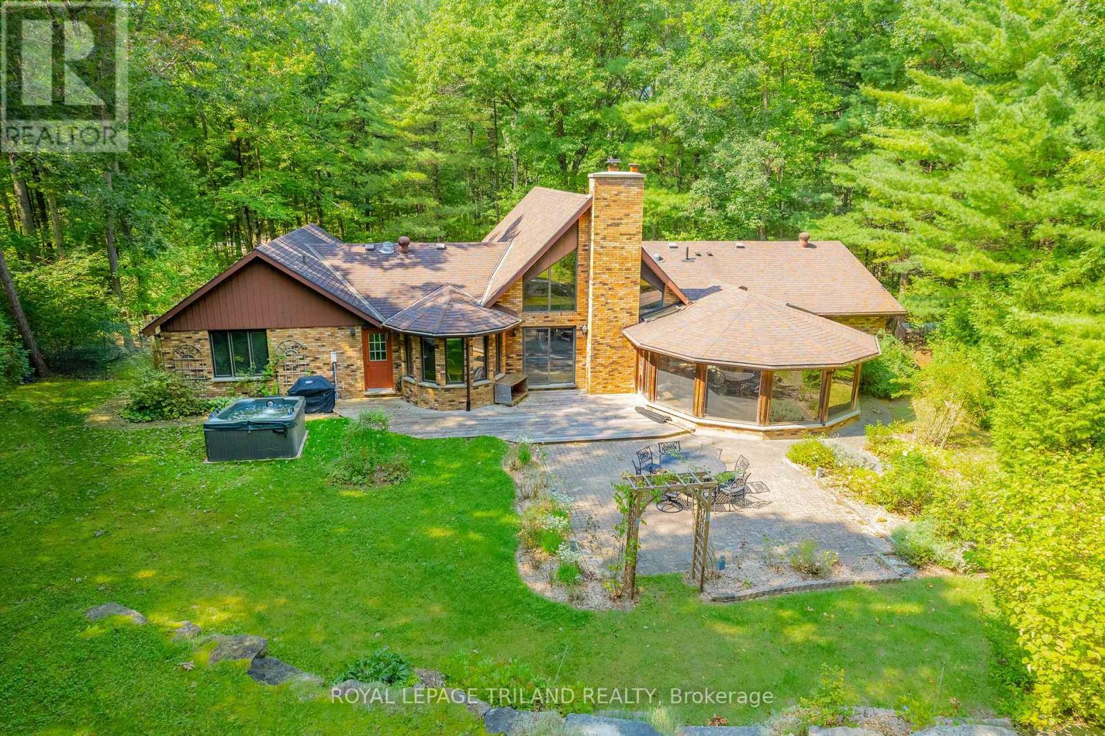 10342 Beach O Pines Rd, Lambton Shores, ON N0M 1T0 | MLS #X11940762 ...