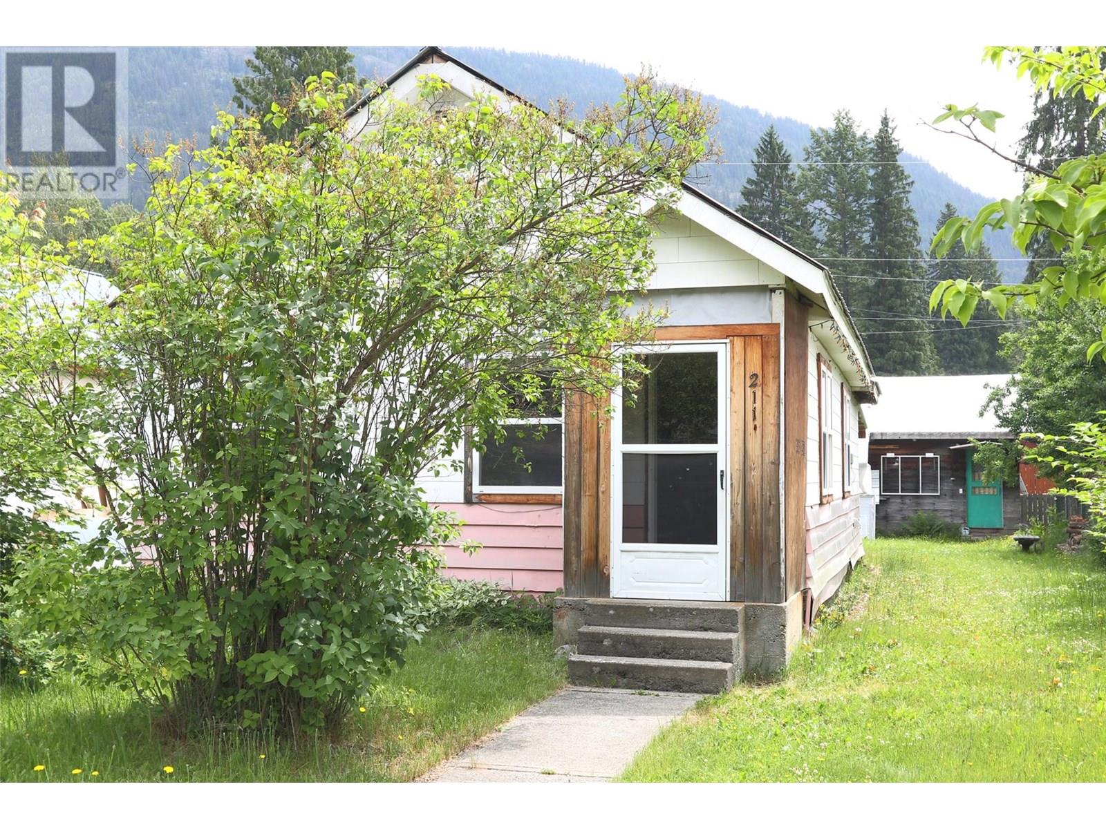 211 Davies Ave, Salmo, BC V0G 1Z0 | MLS #10353974 | Houseful