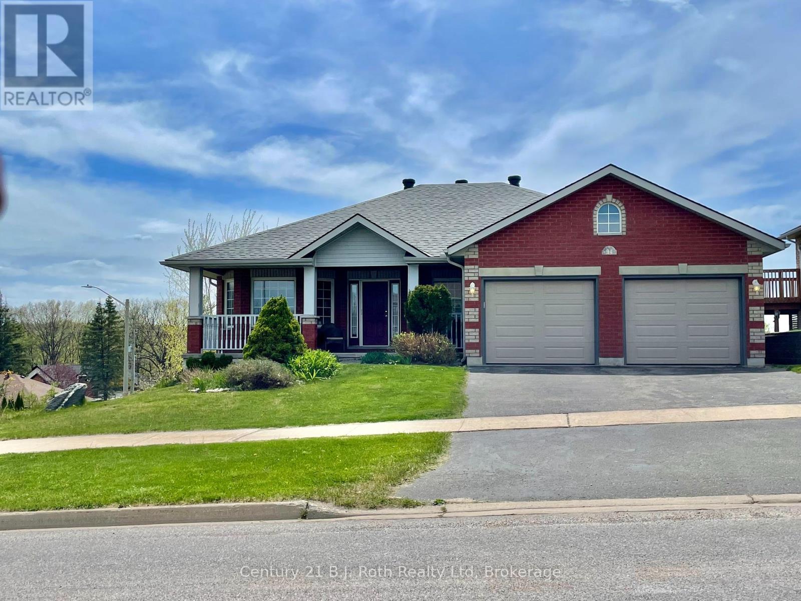 94 Maria St, Penetanguishene, ON L9M 2H8 | MLS #S12094437 | Houseful