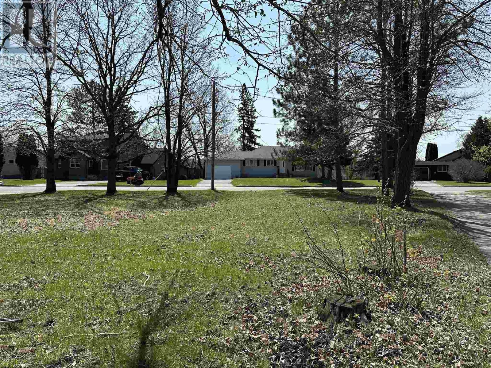618 Riverview Dr, Fort Frances, ON P9A 2W1 | MLS #TB241243 | Houseful